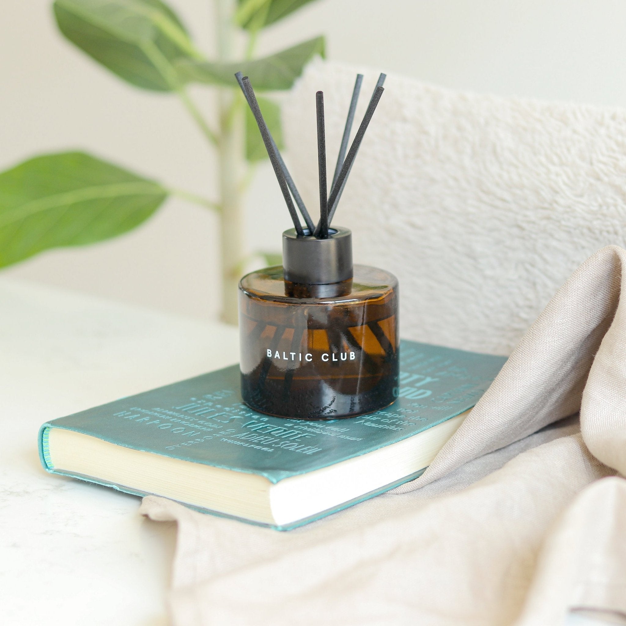 Storm Reed Diffuser – Tropical & Earthy Blend | Baltic Club – Montréal
